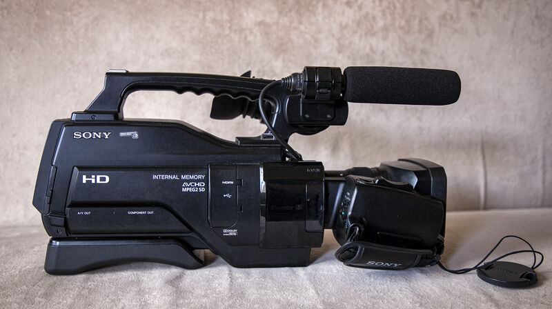 Продава: Продавам Sony HXR-MC1500P с репортажно видеоосветление - БАЗАР ...