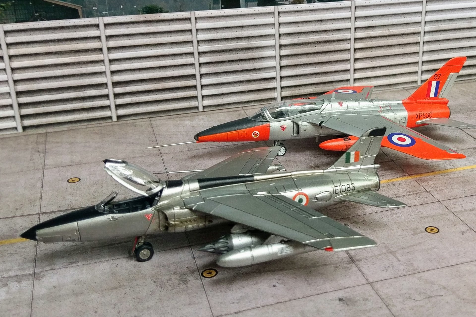 Airfix Gnat T.1/Special Hobby HAL Gnat F.1 1/72 - two cousins - Ready ...